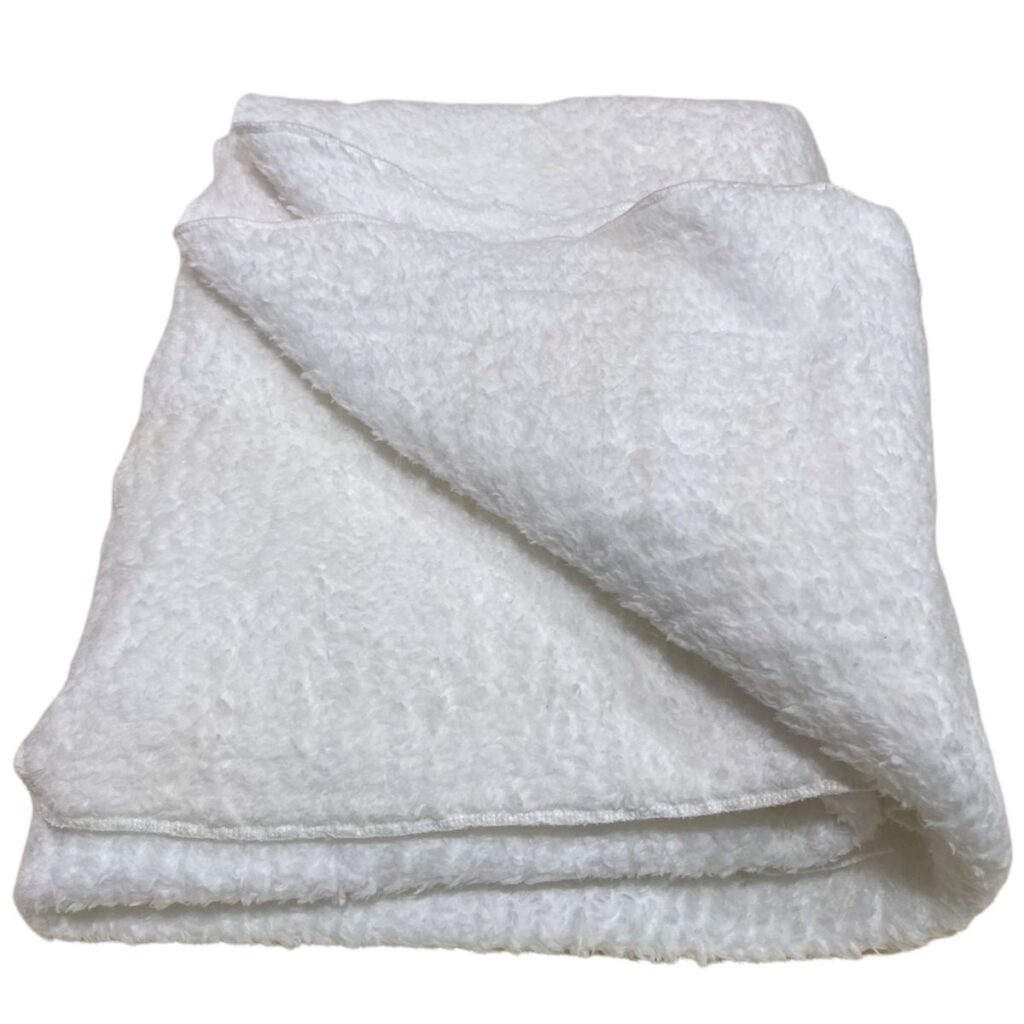 Manta Poliester Blanca - Outlet Seigard Chile S.A.